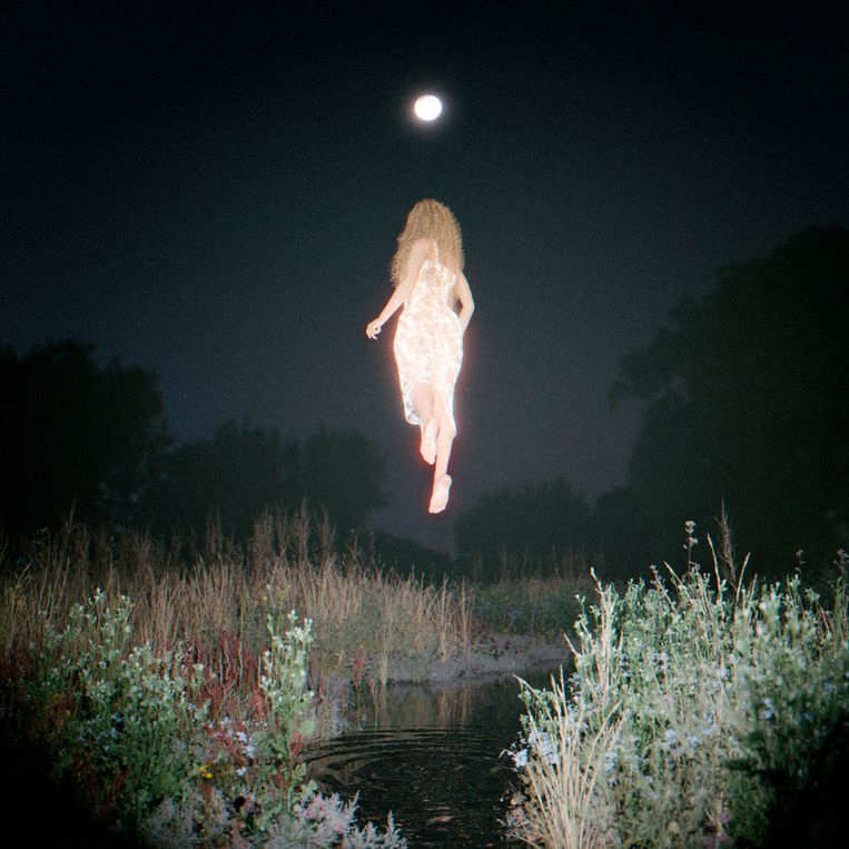 De creatieve gekte van op het tweede album van Brittany Fousheé is ...