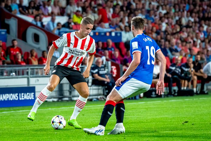 Joey Veerman beklaagt zich over positie: ‘Ik speel liever op 8 dan op ...