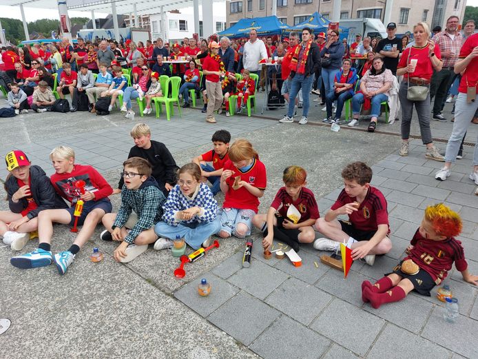 KIJK. 700-tal Rode Duivels-fans supporteren bij Road to the Final in ...