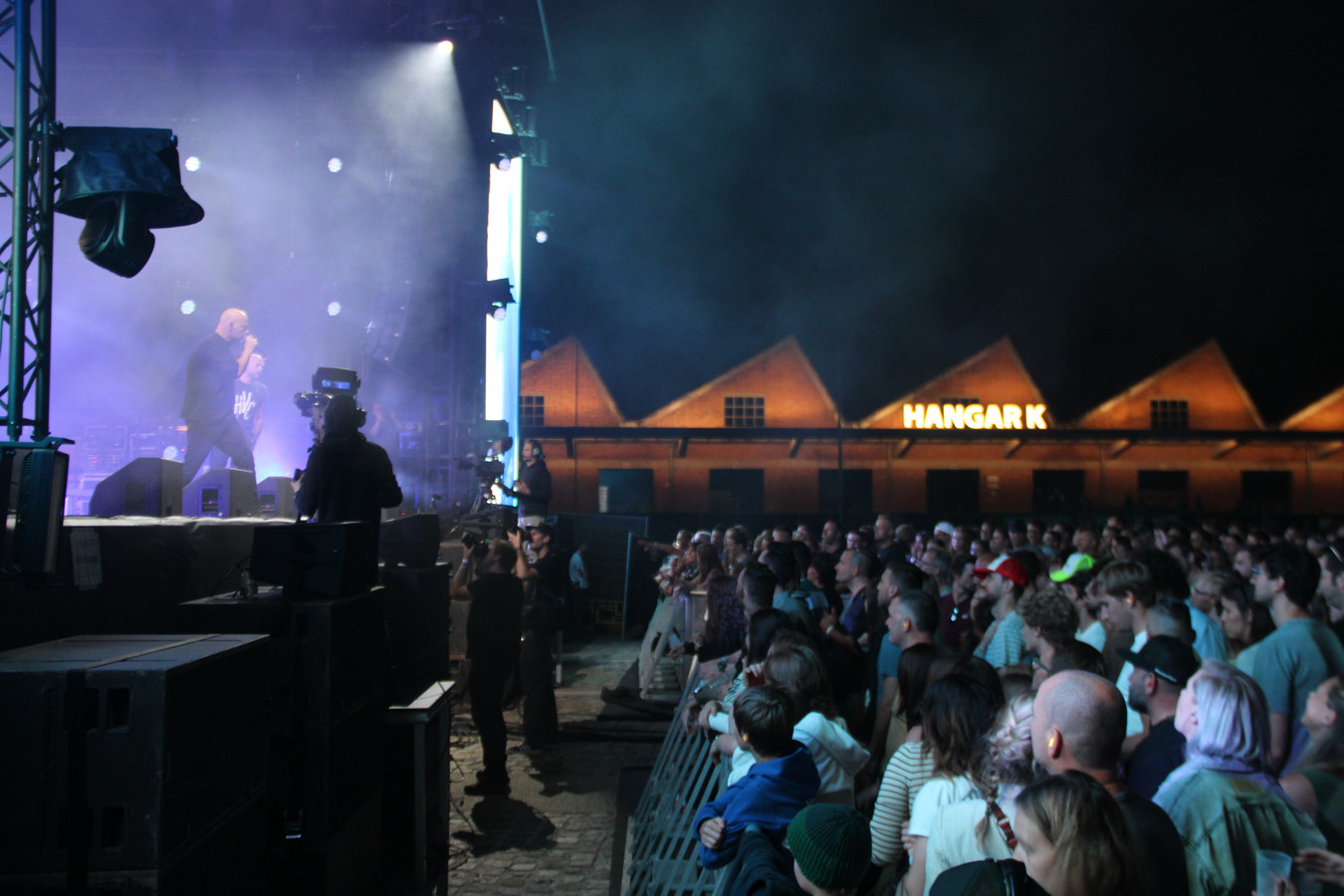 Achtduizend fans vieren zilveren jubileum ’t Hof van Commerce: “Trotser ...