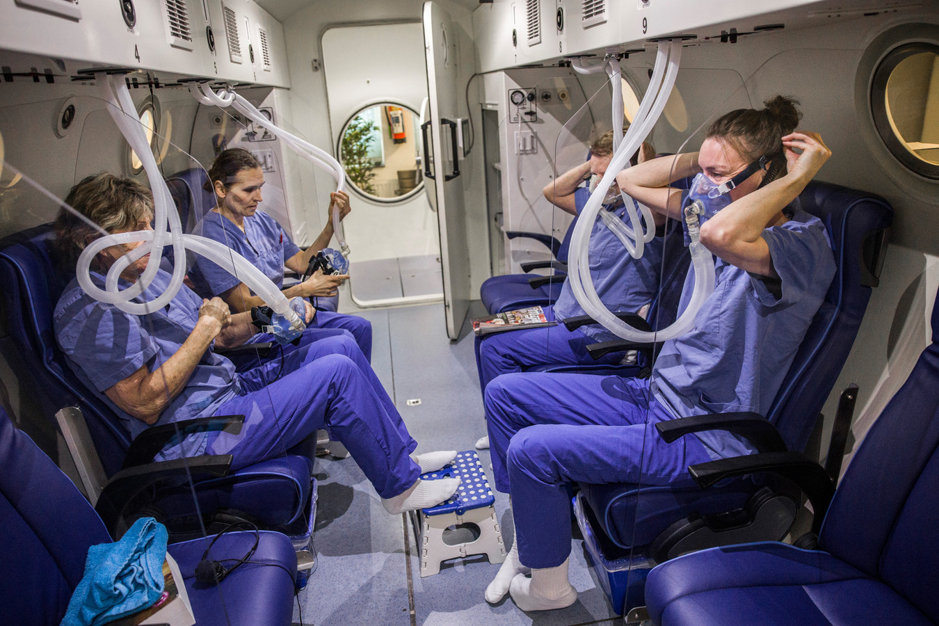 Radeloze longcovid­pa­tiën­ten leven acht weken in een zuurstoftank ...