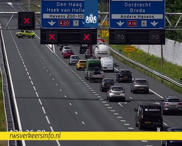 Ongeluk bij knooppunt Terbregseplein tussen A15 en A20 zorgt voor flinke vertraging | Rotterdam ...