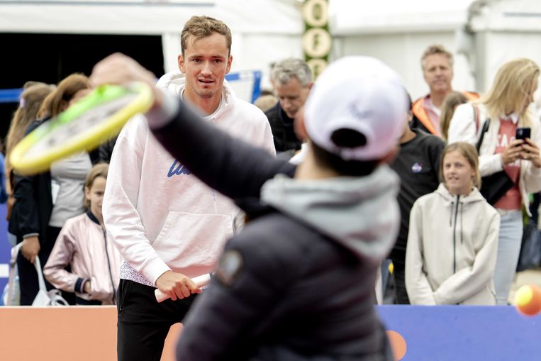 Bij vragen over de oorlog stokt de woordenstroom van de Russische ...