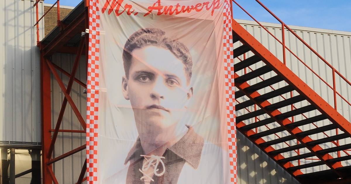 Antwerp-legende Vic Mees vereeuwigd als Deurnese reus | Belgisch ...