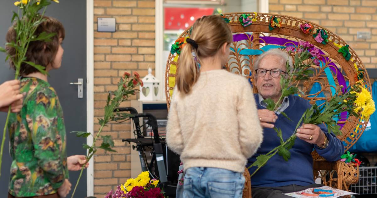 ‘Meneer Ab’ (87) neemt afscheid van De Wegwijzer in ‘s Gravenmoer ...