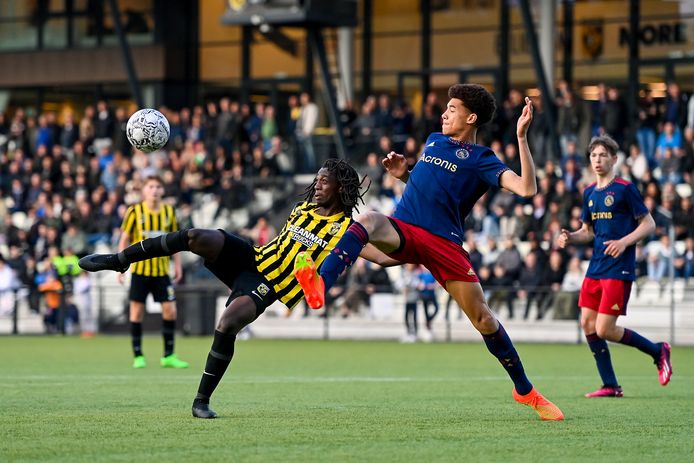 Talent Jesaja Mustapha slaat aanbod Vitesse af: jeugdspits naar FSV ...