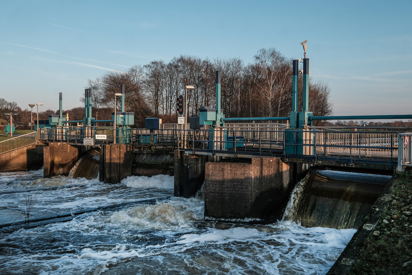 Boeren en burgers mogen weer water uit sloten en vijvers halen: ‘Genoeg ...