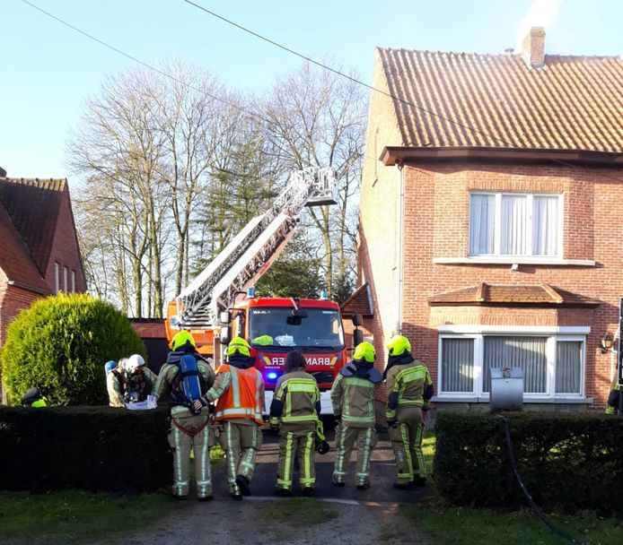 Buurvrouw slaat alarm voor schouwbrand in Doornijkstraat | Waasmunster ...