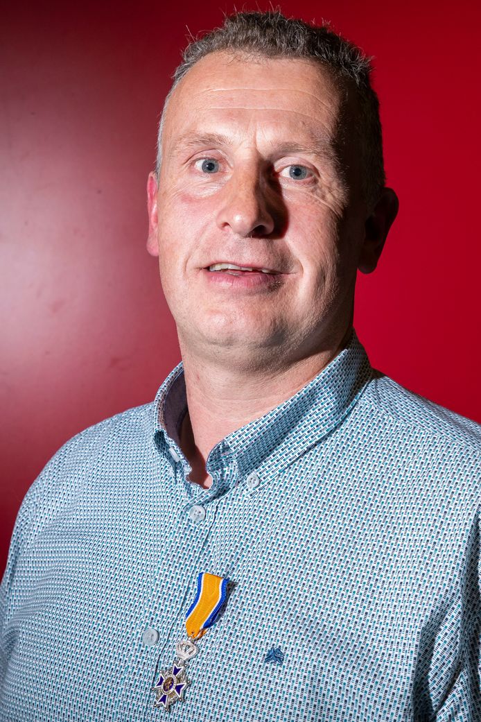 Ook lintje voor brandweerman Marco Vos | Zaltbommel | AD.nl