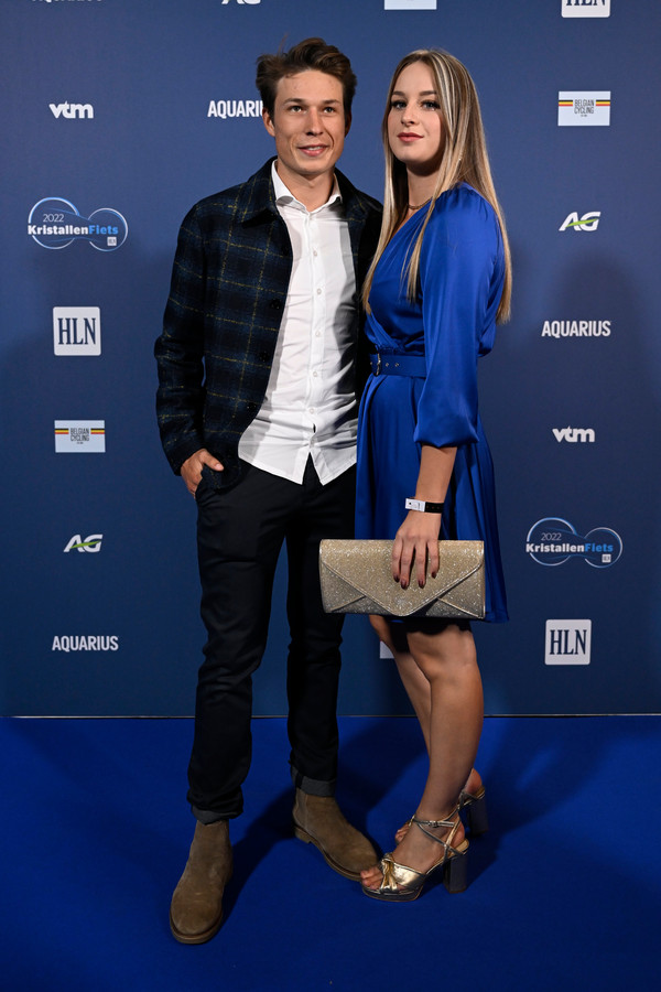 IN BEELD EN VIDEO. De mooiste outfits gespot op de blauwe loper van de ...