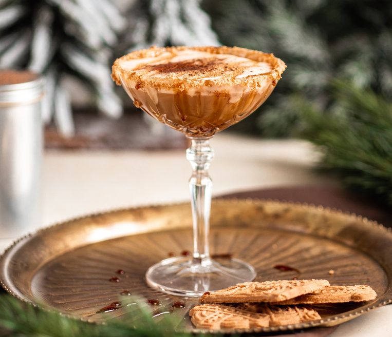 Cheers! Zó maak je deze heerlijke crème brûlée martini Cheers! Zó maak je deze heerlijke crème brûlée martini