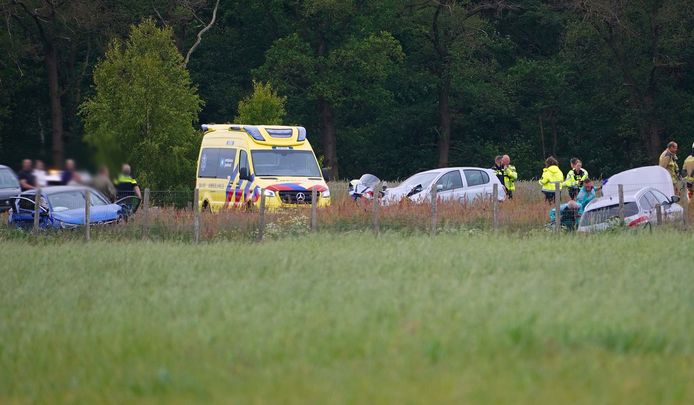 Drie gewonden bij botsing tussen Balkbrug en Zuidwolde | Hardenberg | AD.nl