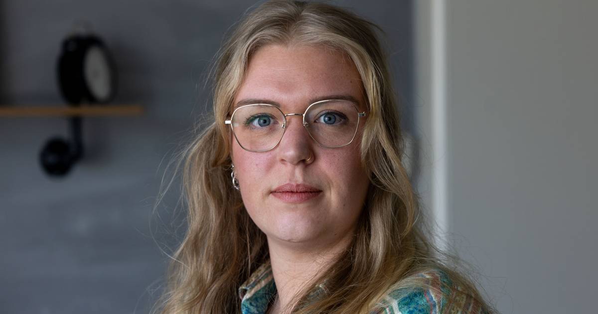 Jennifer kreeg loodzwaar whiteboard op haar hoofd, nu dicht ze om de ...