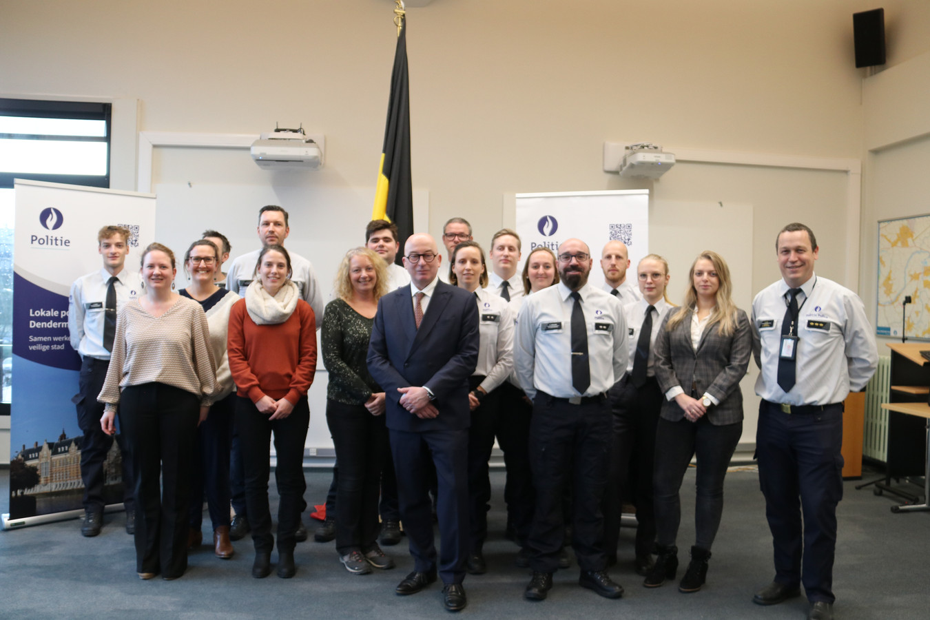 Politiekorps neemt afscheid van burgemeester Piet Buyse: “Zeer dankbaar ... Politiekorps neemt afscheid van burgemeester Piet Buyse: “Zeer dankbaar ...