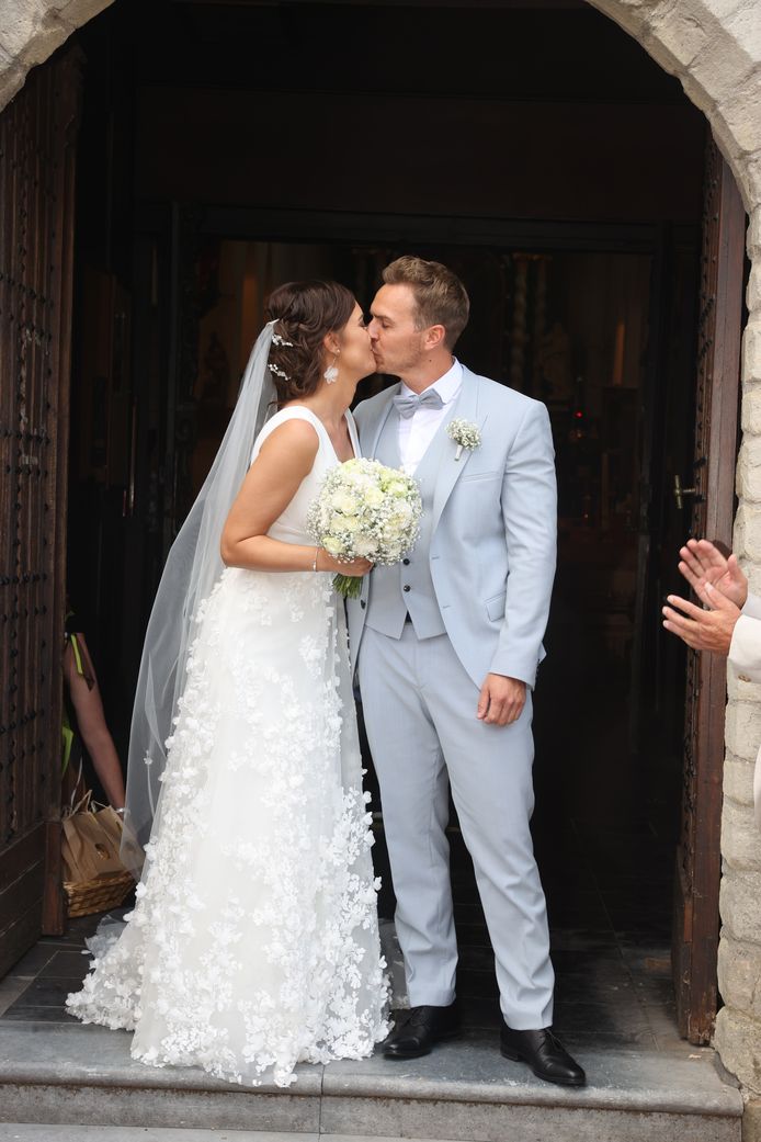 Lissa Lewis is getrouwd met Niels: “In tranen toen mama die mooie tekst ...