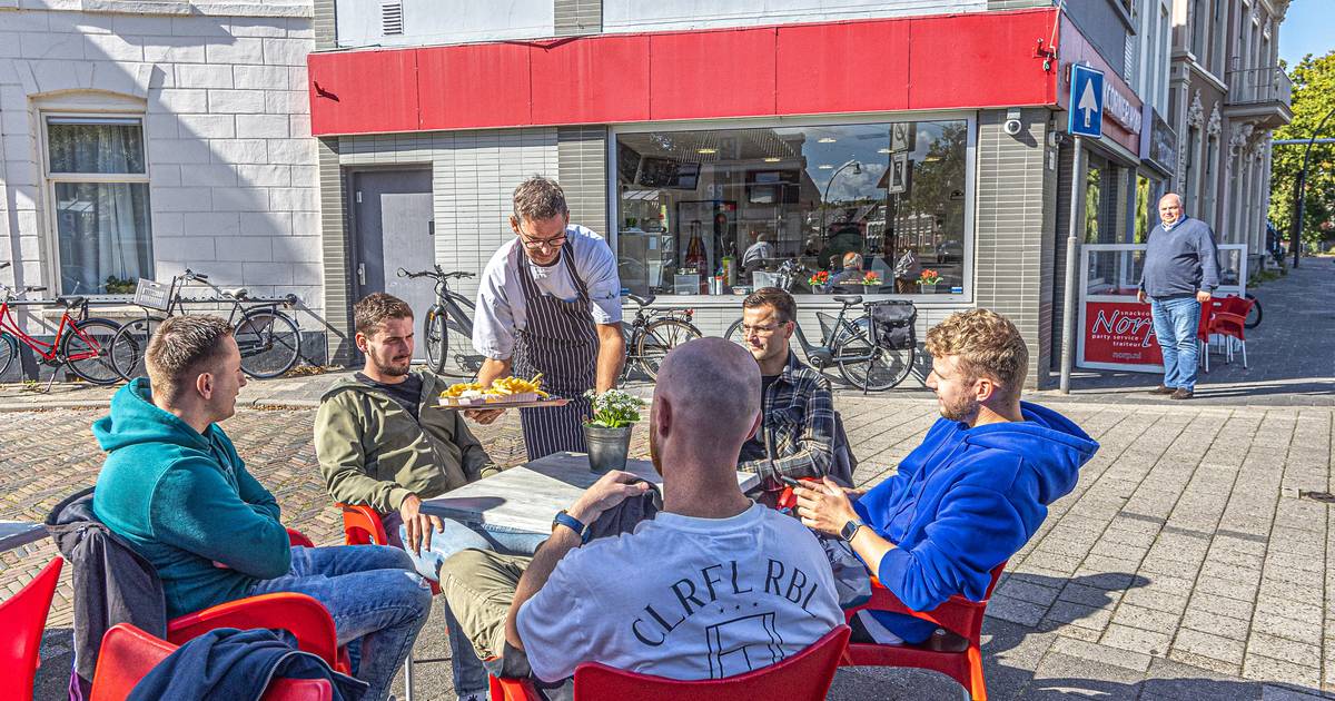 Ongeneeslijk zieke Ton beleeft emotionele laatste dag met Snackcorner ...