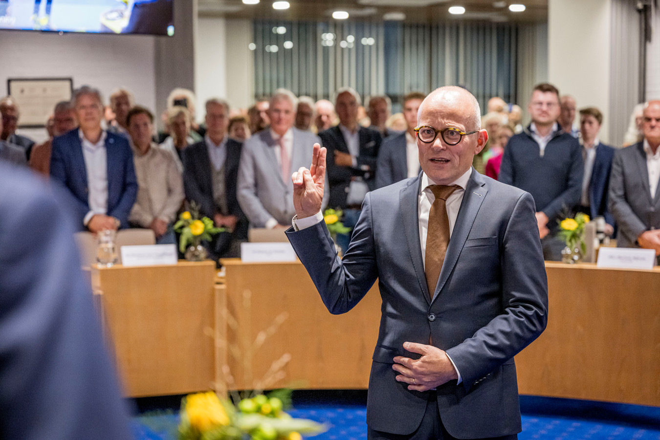 Nieuwe burgemeester Tubbergen overwint letterlijk eerste obstakel bij zijn entree in de gemeente ...
