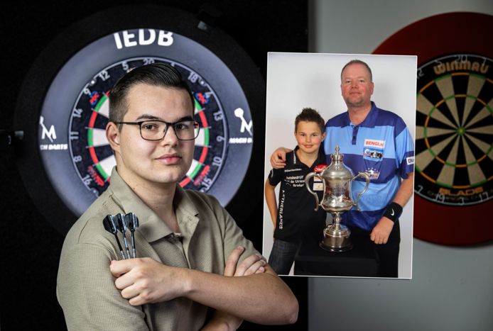 ‘Kroonprins van het darts’ Gian van Veen (21) moet ooit Michael van ...