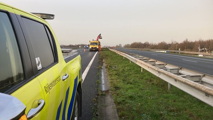 A59 tijdelijk dicht na ongeluk met meerdere voertuigen bij Terheijden | Den Bosch, Vught | bd.nl