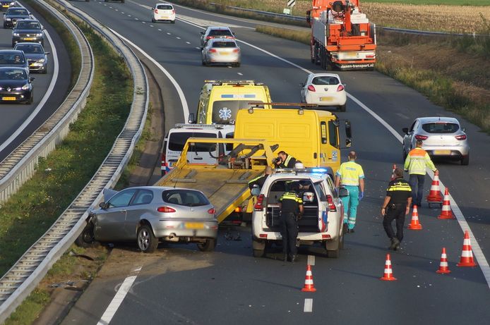 Automobilist botst achterop vrachtwagen op A59 bij Waspik | Waalwijk, Heusden e.o. | bd.nl