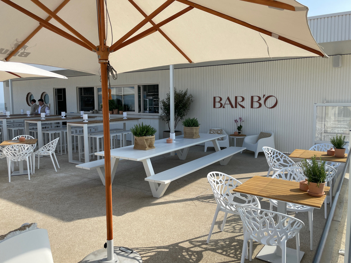 NET OPEN. Xavier (22) opent strandbar Bar B’O in Bredene: “We willen ...