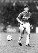 Precies 35 jaar na het grootste PSV-succes aller tijden zijn Linskens ...