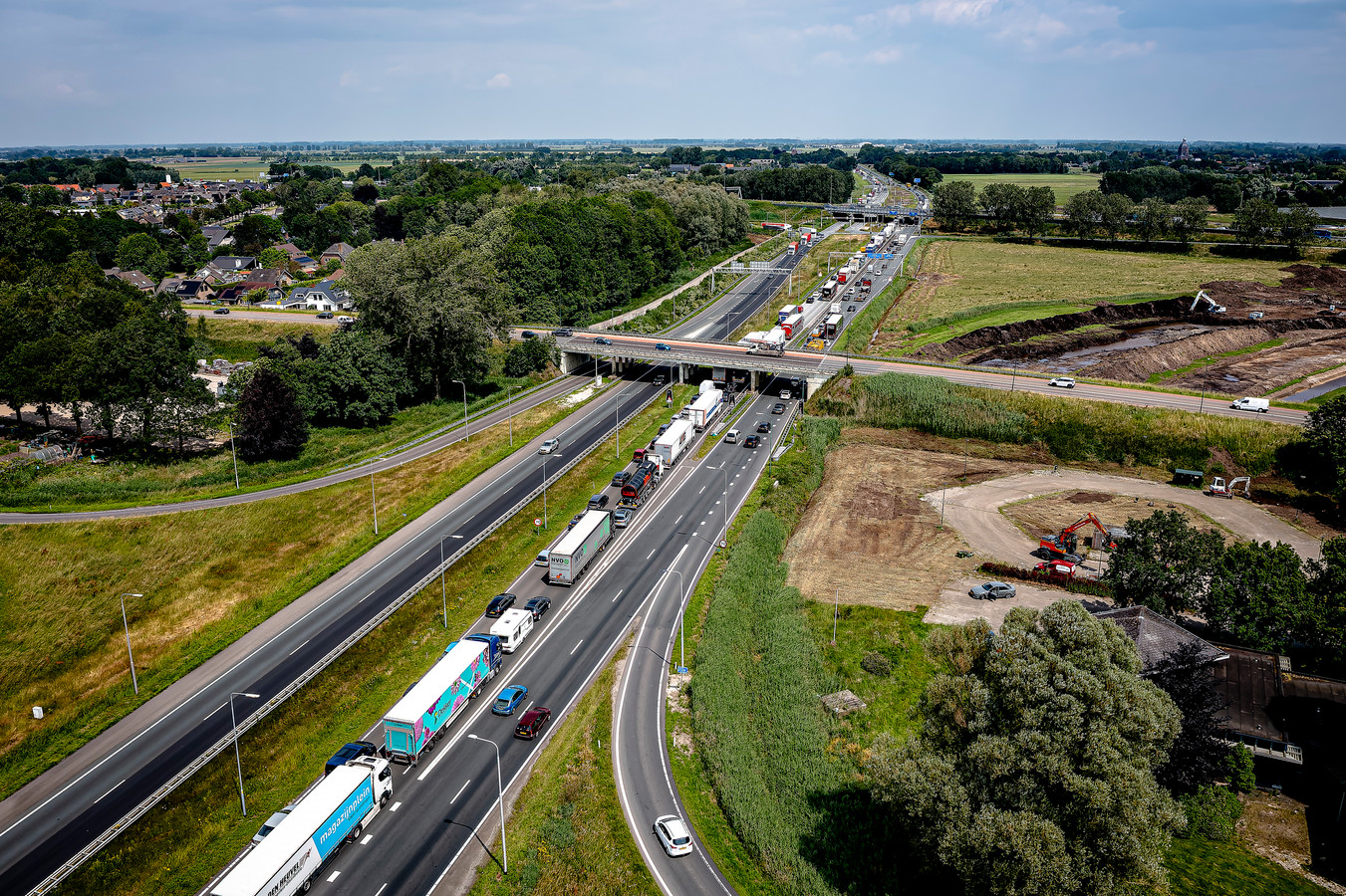 Mega-operatie bij knooppunt Hooipolder in volle gang, graafmachines ...