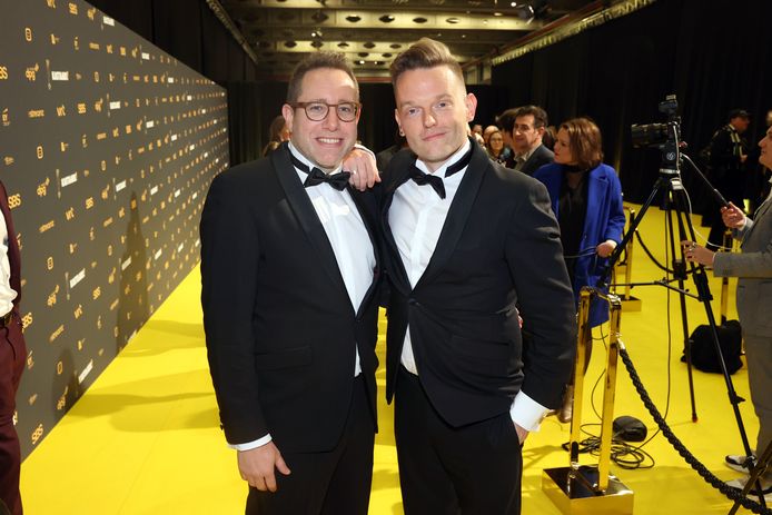 “Met m’n zatte botten en geholpen door marihuana”: Tom De Cock vertelt hoe hij voor het eerst z ...