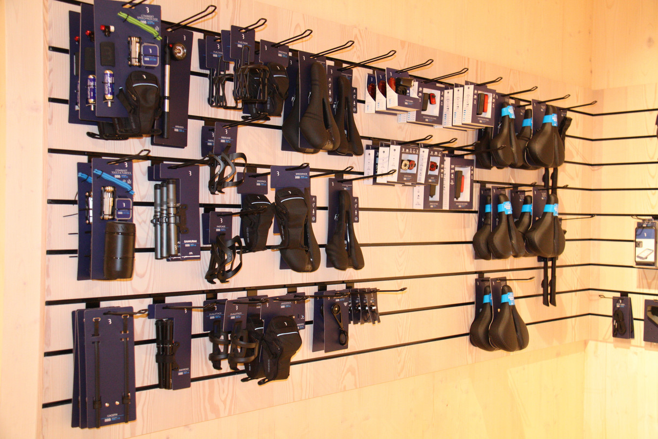 NET OPEN. Lo-Reninge heeft met Velolo een eerste fietswinkel: “We doen ...