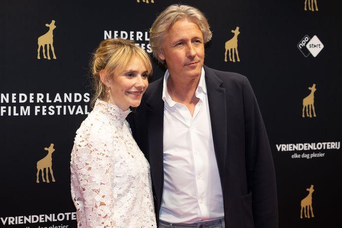 Daan Schuurmans doet bizarre onthulling: 'Bracha wilde 's nachts op ...