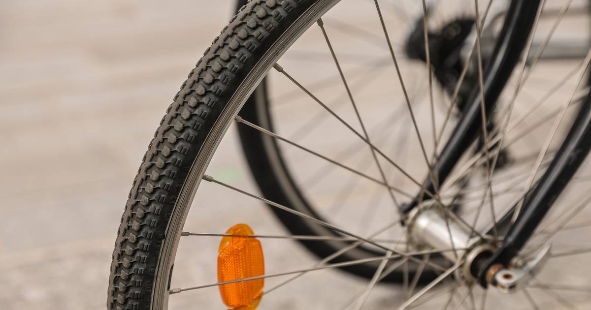 Botsing tussen auto en fiets in Oostende | Oostende | hln.be