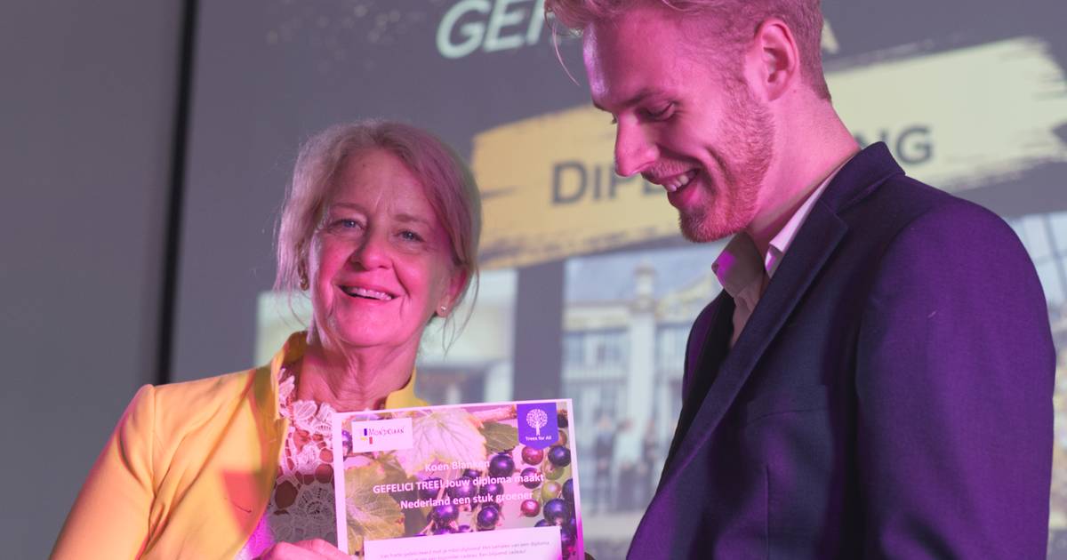 Koen (20) krijgt bijzonder cadeau bij mbo-diploma: ‘Uniek dat we dit ...