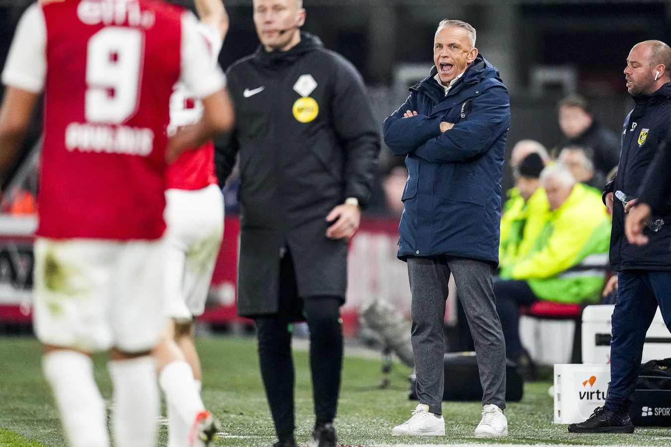 Voor derby zet Vitesse-coach Sturing zijn principes van openheid opzij ...