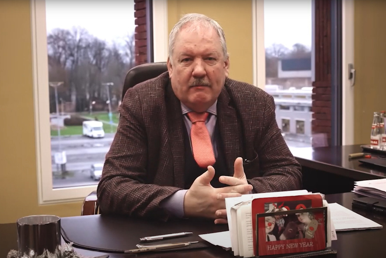 Burgemeester blaast positief na verkeersongeval: ‘Besef dat ik grote ...