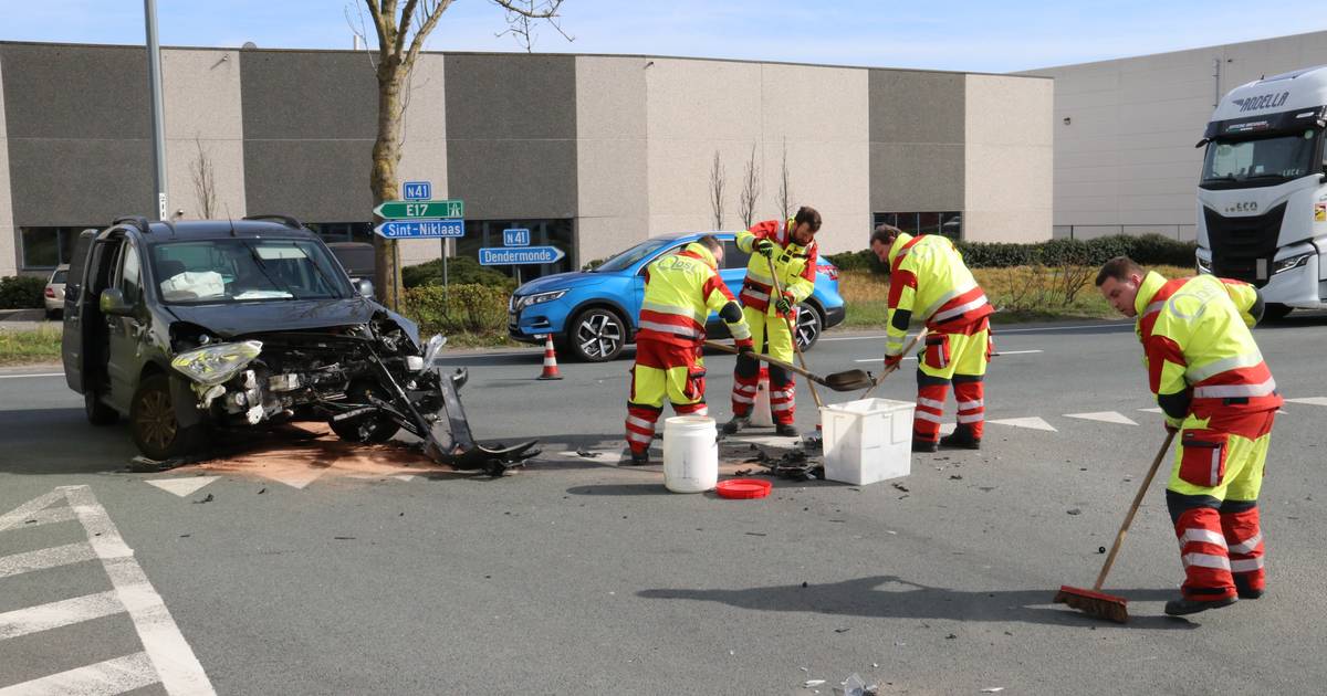 Verschillende gewonden naar ziekenhuis na ongeval aan kruispunt op N41 | Hamme | hln.be
