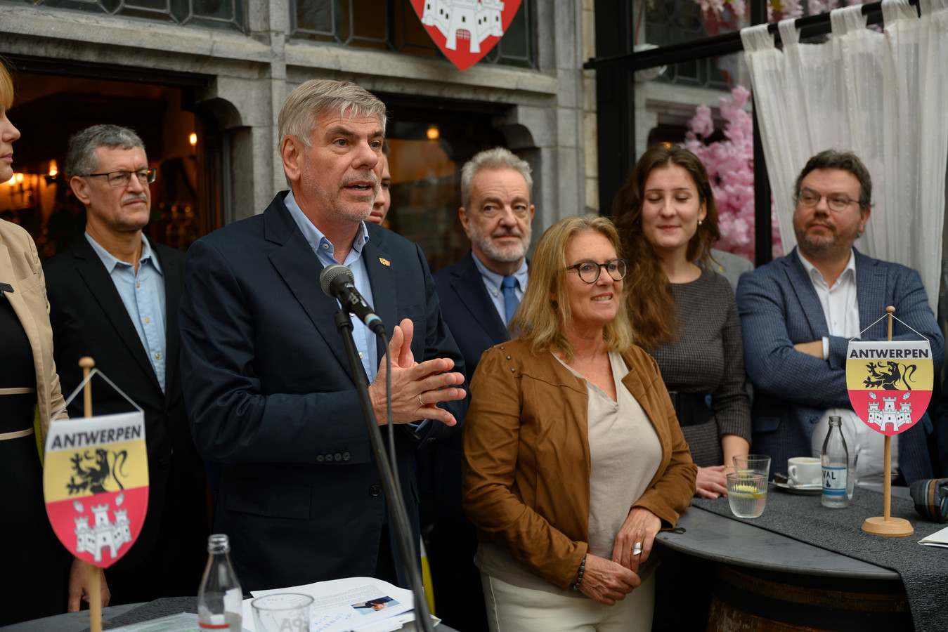 Vlaams Belang gaat in Antwerpen voor “bekendheid en ervaring”: Filip ...