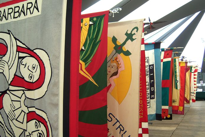 Vaandels en zilver: een culturele reis door de geschiedenis van het ...