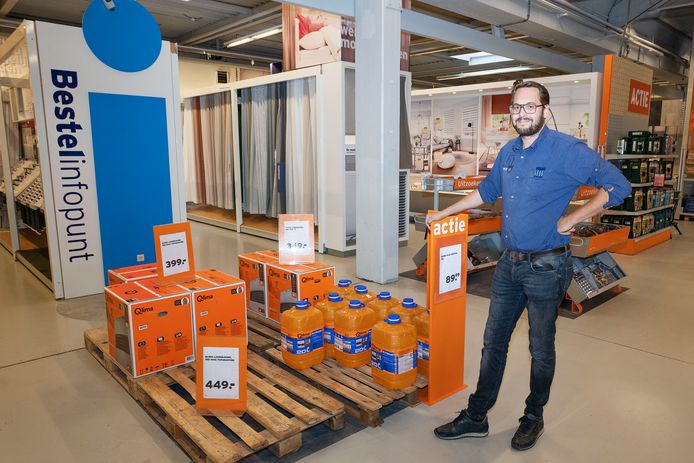 Handelaren verpatsen petroleumkachels van bouwmarkten voor flinke ...