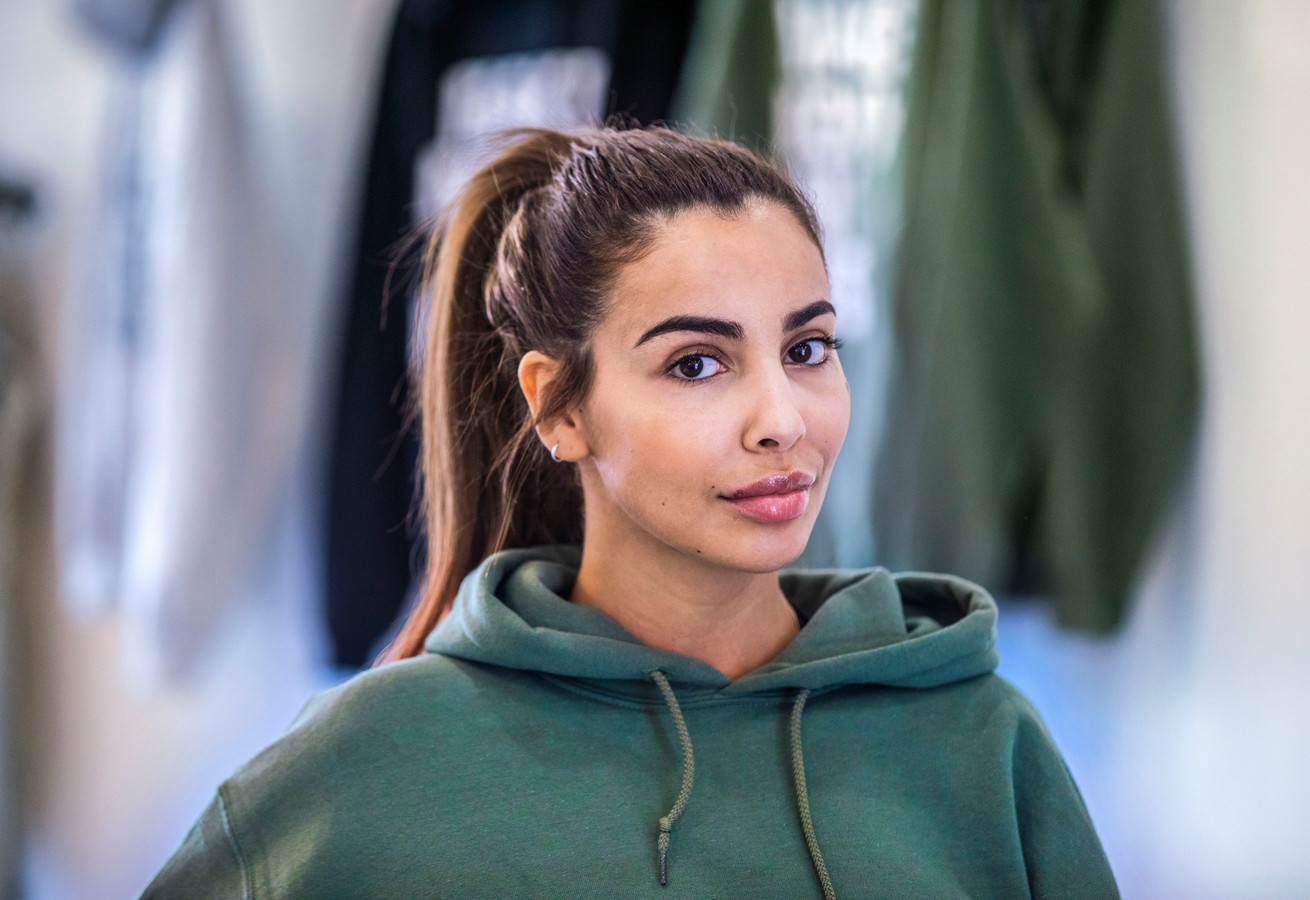 Busra (23) verloor haar verloofde, broertjes en neef bij een auto ...