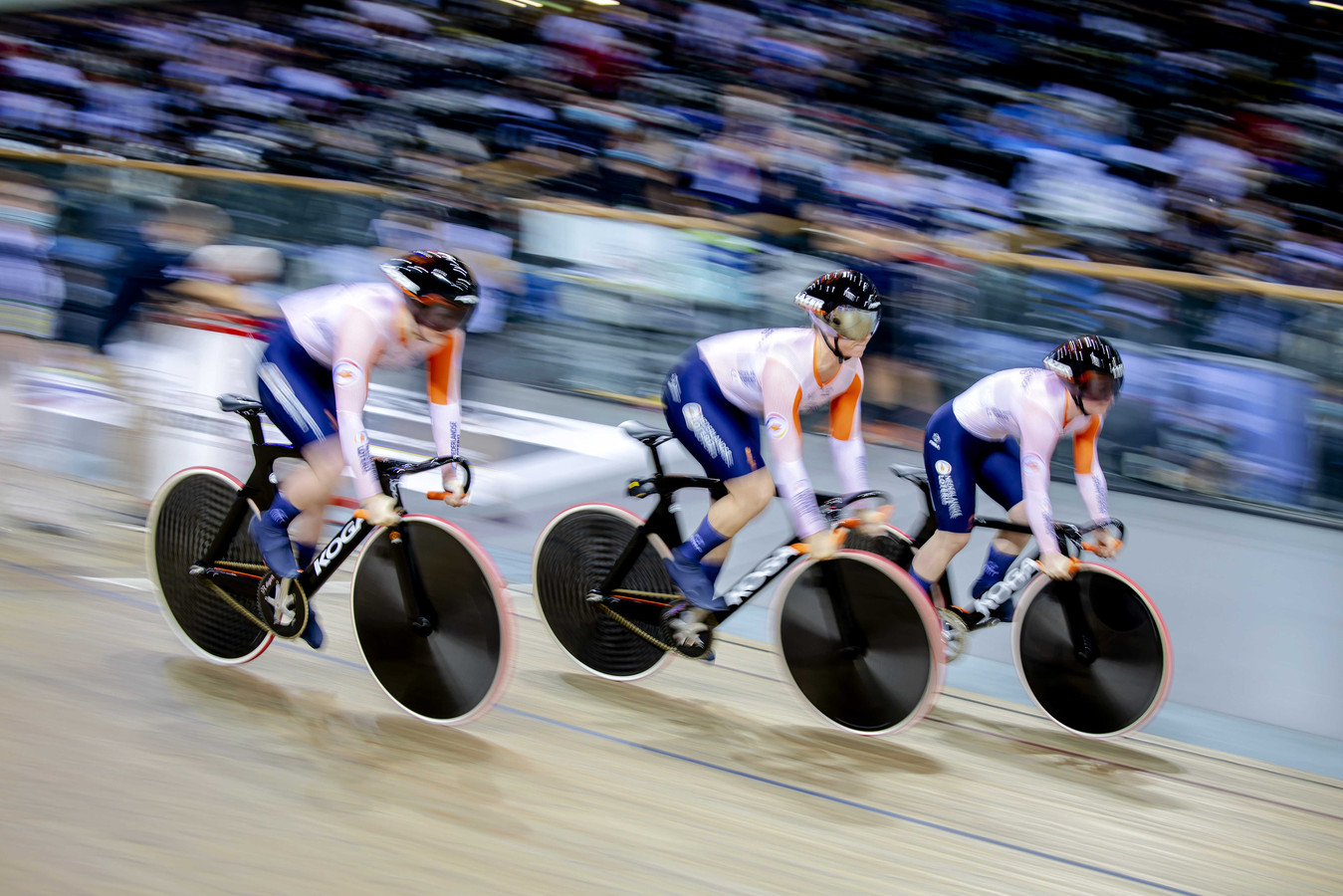 Roy van den Berg ‘zwakste schakel’ bij zilveren teamsprinters op WK ...