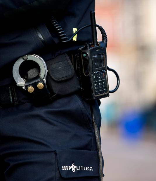 Kamervragen over haperende portofoons politie: ‘Agenten moeten zelf ...