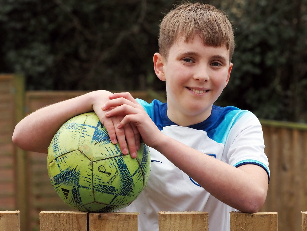 Britse jongen (12) met hogere IQ-score dan Einstein: ‘Voetbal komt op ...
