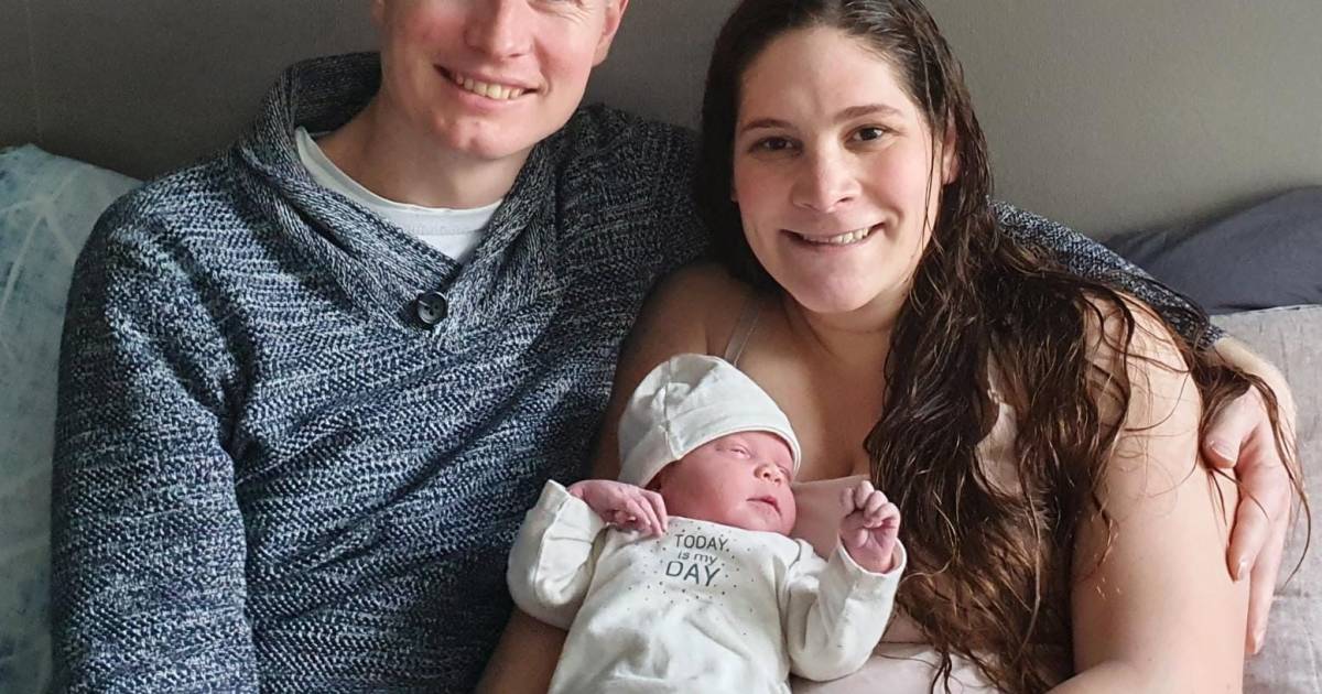 Baby Miley heeft haast en wordt op bijzondere plek in Apeldoorn geboren ...