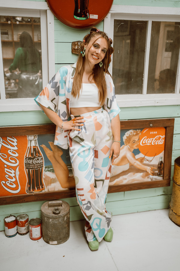 Laura Omloop maakt muzikale comeback na moeilijke periode: “Mijn mama ...