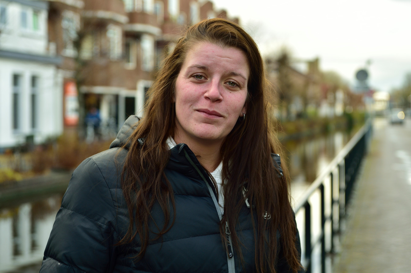 Sharon (30) heeft geen thuis en zwerft op straat: net toen ze de knop ...