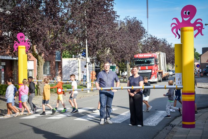 Basisschool De Blokkendoos neemt Octopuspalen met uitschuifbare bareel ...