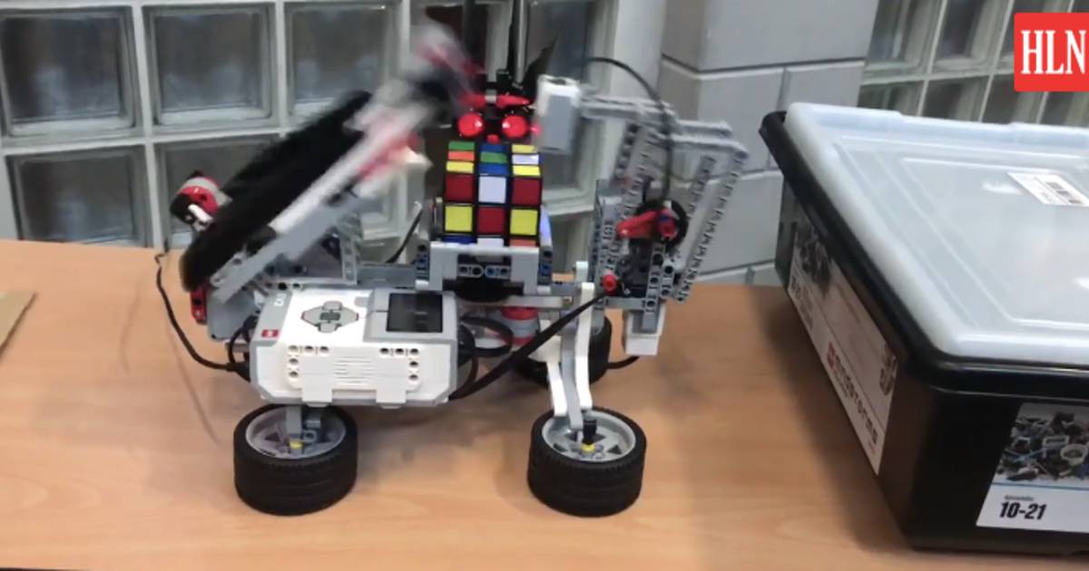 VIDEO. Deze Aalsterse robot lost een Rubiks kubus op in minder dan 2 ...