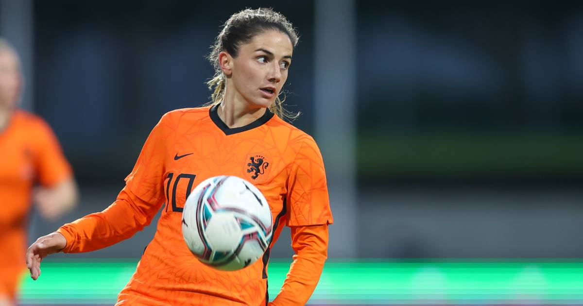 Daniëlle van de Donk filmde hoe ze zich zonder te spelen in EK-selectie ...