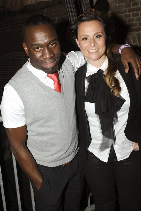 Edsilia en Glennis verrassen Trijntje met babyshower | Show | AD.nl