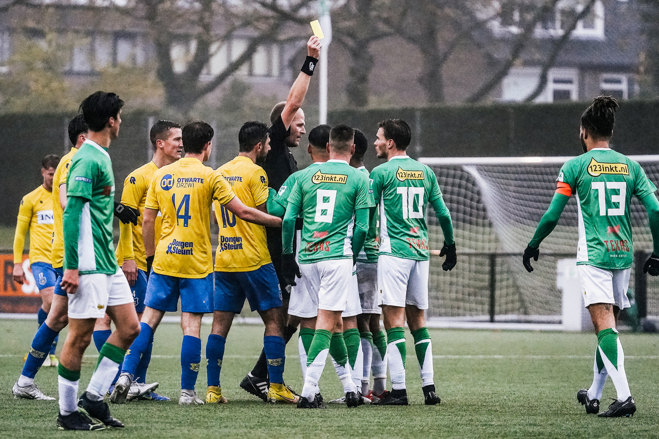 Spanning voorafgaand aan degradatiekraker tussen Dongen en Baronie ...